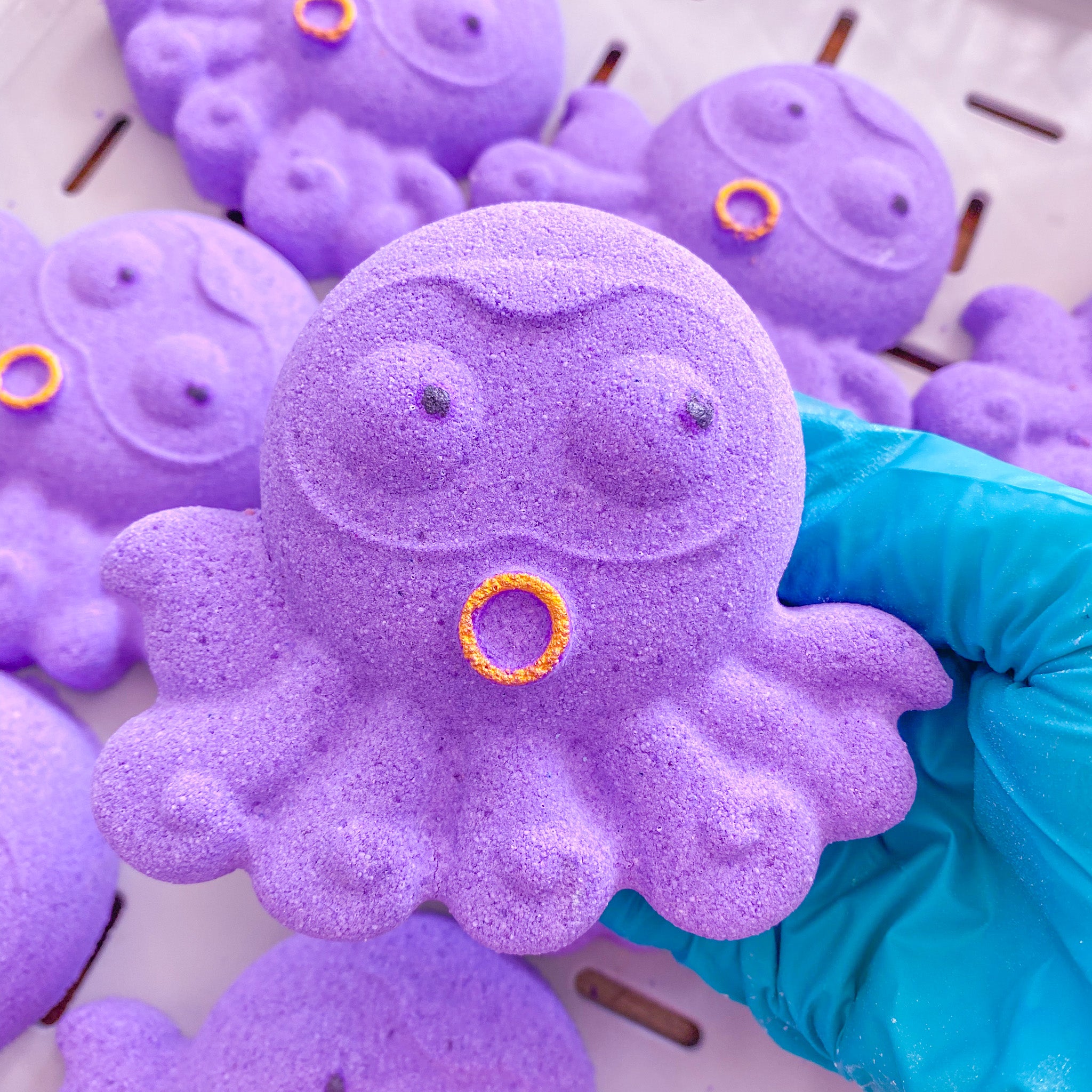 Oscar The Octopus Bath Bomb – Bathe Enchanted